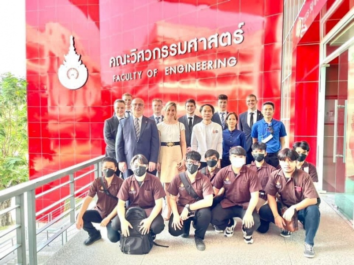 Schüler*innen der Fachschule für Technik in Thailand – CSBME
