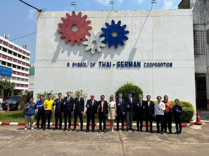 Schüler*innen der Fachschule für Technik in Thailand – CSBME